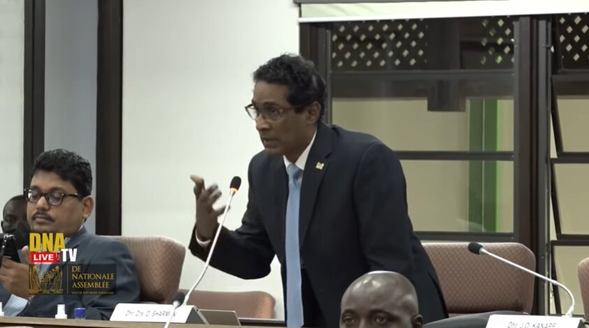 Sharman: "NDP moet in de spiegel kijken" - KEY NEWS SURINAME