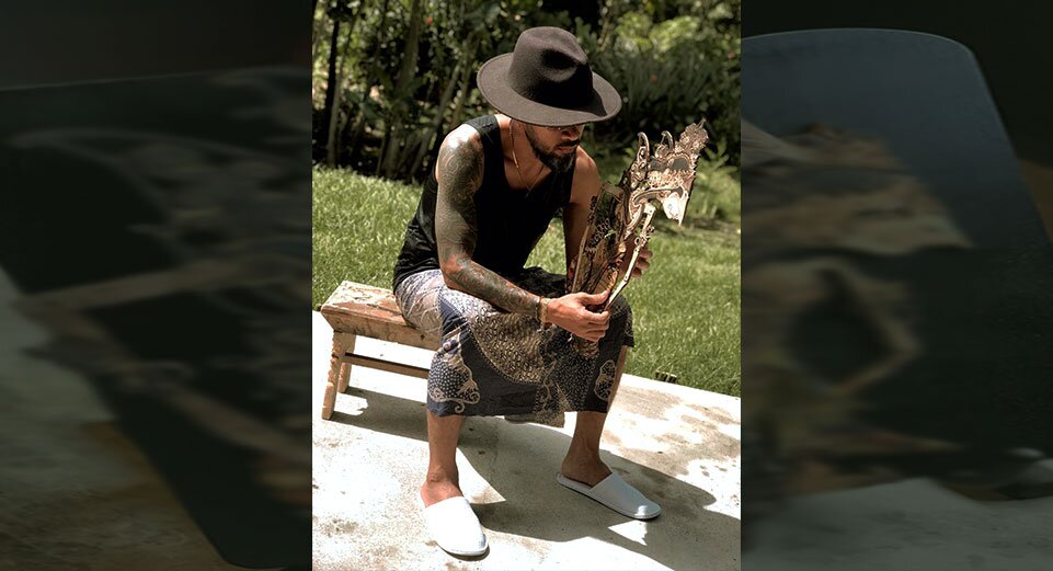 Kunstenaar Ranoesetiko conserveert Javaanse cultuur in hout - KEY NEWS ...