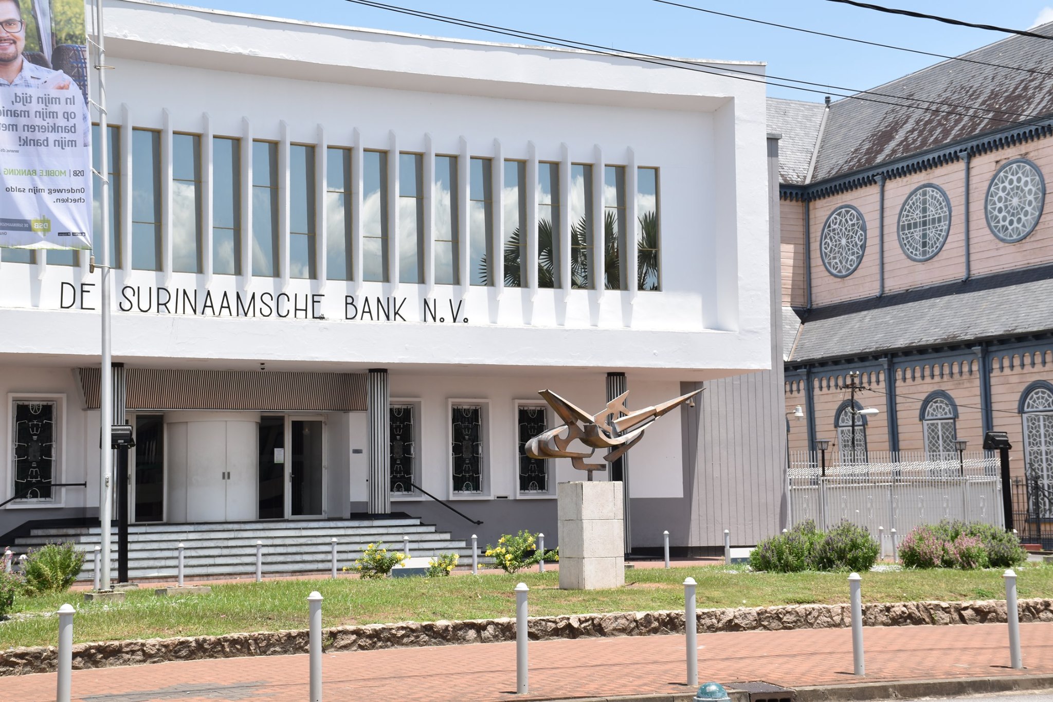 De Surinaamsche Bank (DSB) keert na negen jaar weer dividend uit aan ...