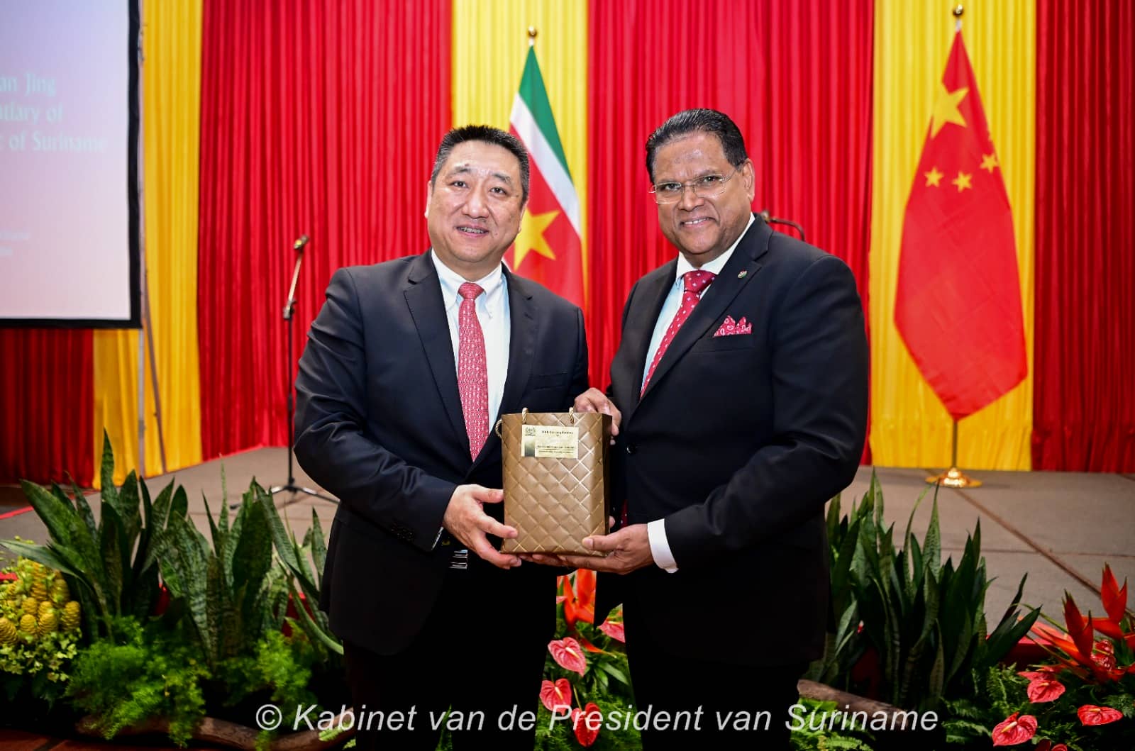 Han Jing reflecteert op sterke banden tussen China en Suriname - KEY ...