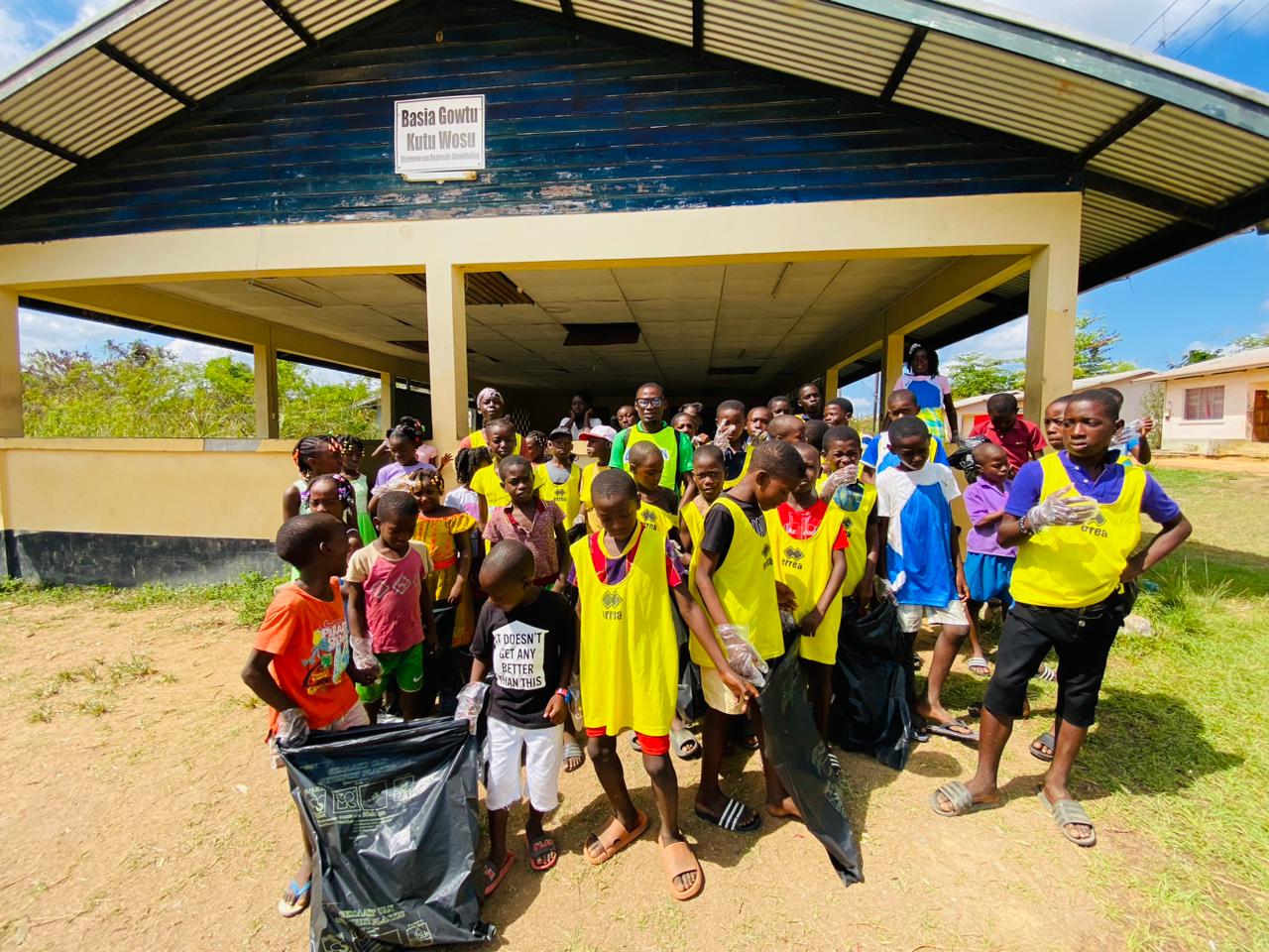 Jongeren Pokigron zetten zich in voor schoon milieu - KEY NEWS SURINAME