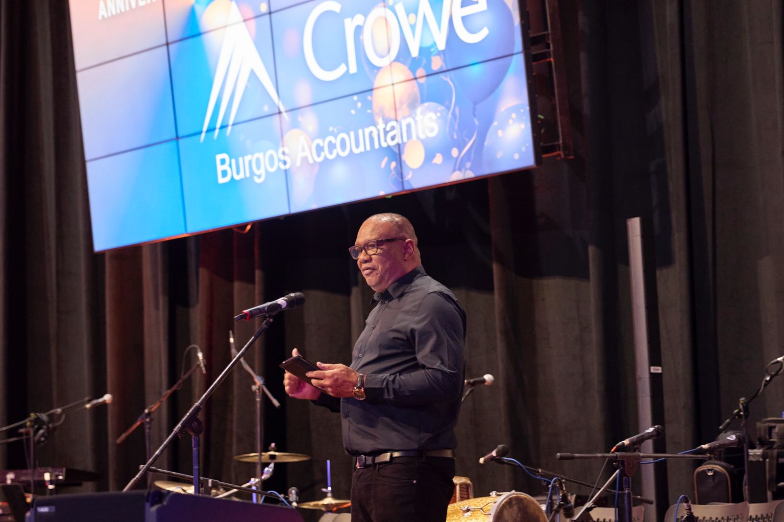 Crowe Burgos Accountants viert 10-jarig jubileum met glans - KEY NEWS ...