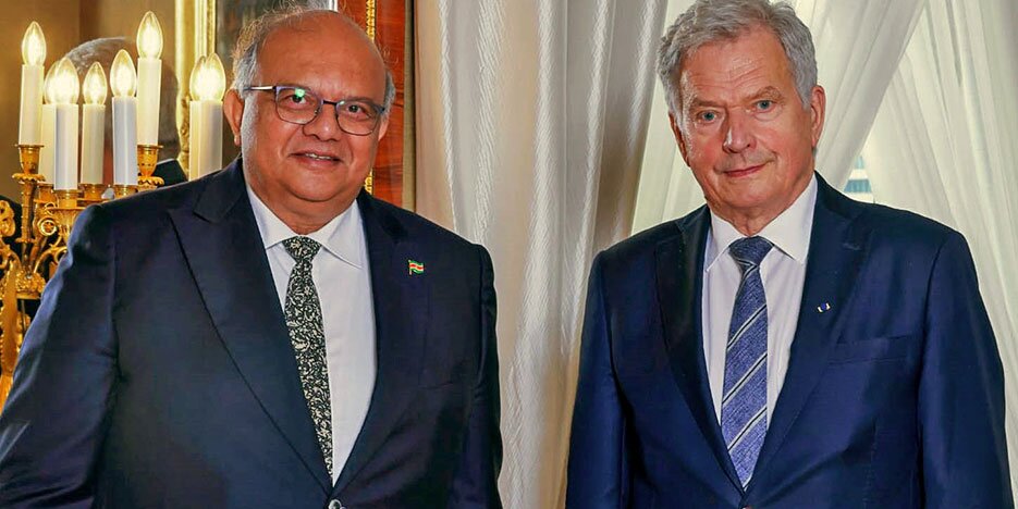 Ambassadeur Khargi overhandigt geloofsbrieven aan president van Finland ...