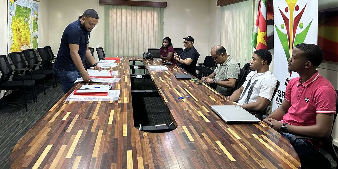 Politieke organisaties controleren RR-stembiljetten – KEY NEWS SURINAME